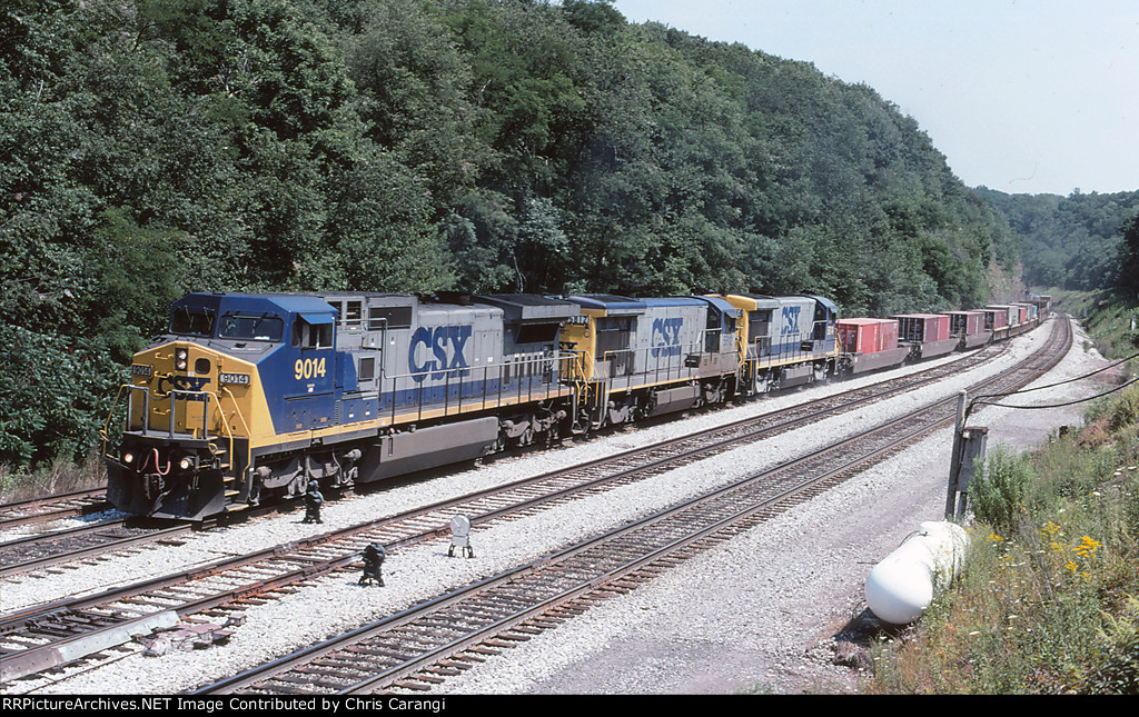 CSXT 9014 on Q137